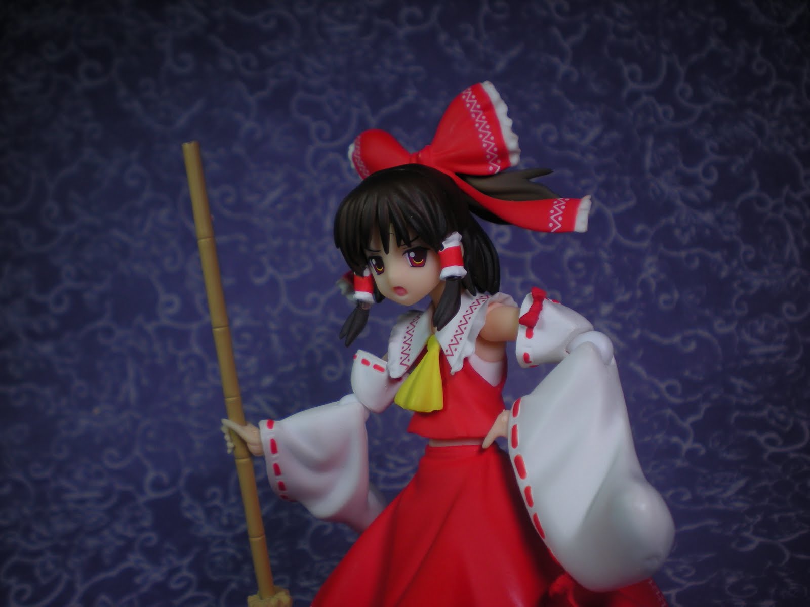 Review: [Max Factory] Figma #55 Reimu Hakurei | Night's Corner