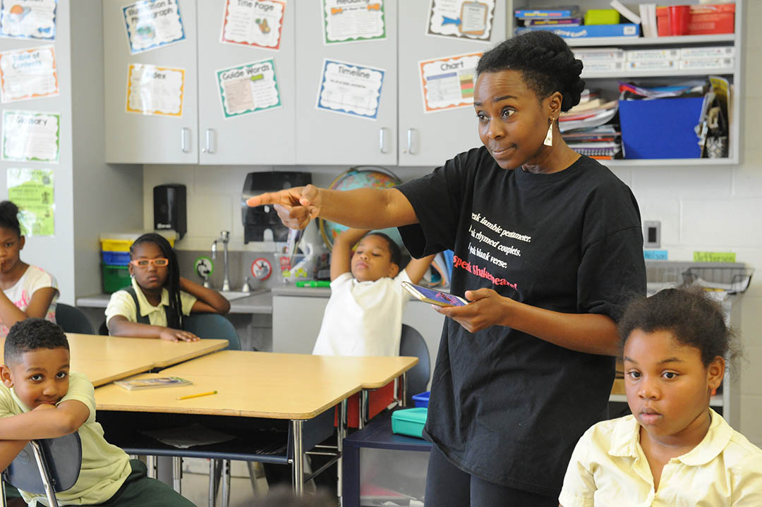 Lloyd Wolf Photographer: Shakespeare in the classroom- Folger Theater ...
