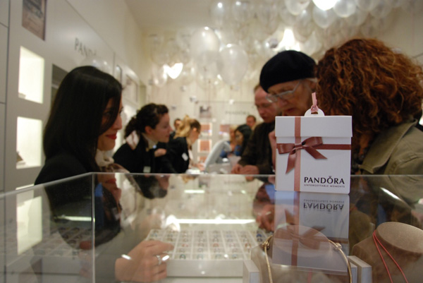 © Moda Glamour Italia: Pandora: New Opening, a Firenze