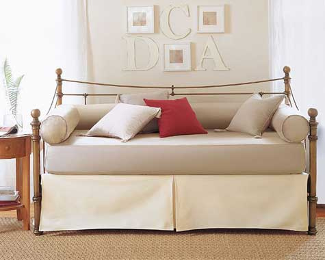 Furniture World: Tip To Incorporate A Daybed Into Your Home Decor