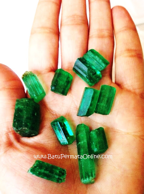 Batu Zamrud - Emerald: April 2016