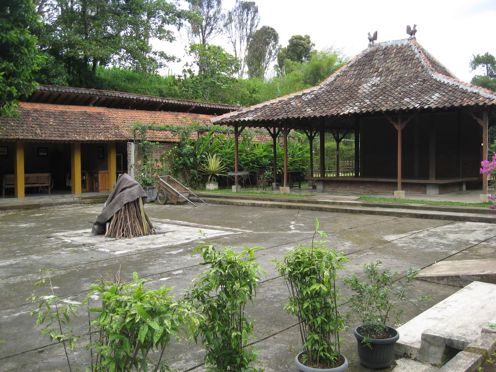 MB NEWS: KARANG TUMARITIS LEMBANG JABAR VIEWS