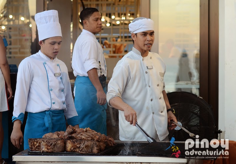 WHERE TO EAT IN BORACAY: Sea Breeze Cafe, "Boracay's Biggest Buffet ...