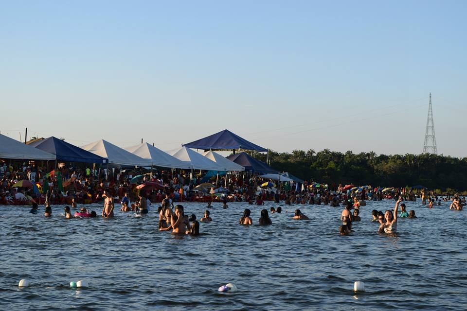 OLHANDO DA JANELA DO TREM: TOCANTINÓPOLIS / TOCANTINS / BRAZIL (5.251 ...