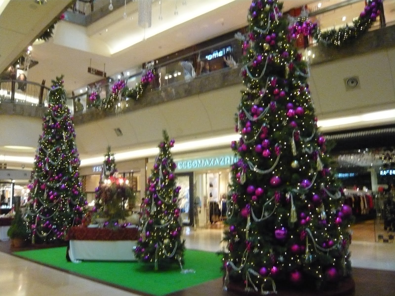 Swinging By: Christmas Mania