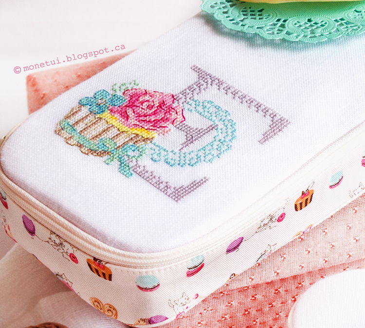 Mon Étui: Monogrammed macaron and sweets cases