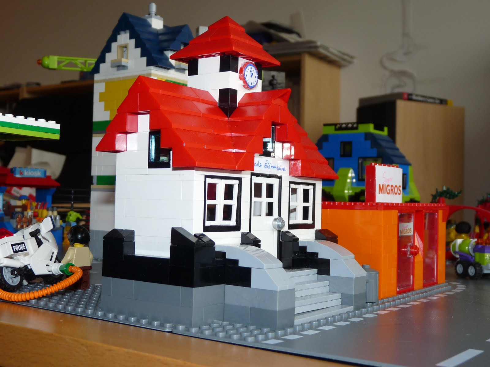 Letters from a broad...: See the sights in my amazing Lego city!