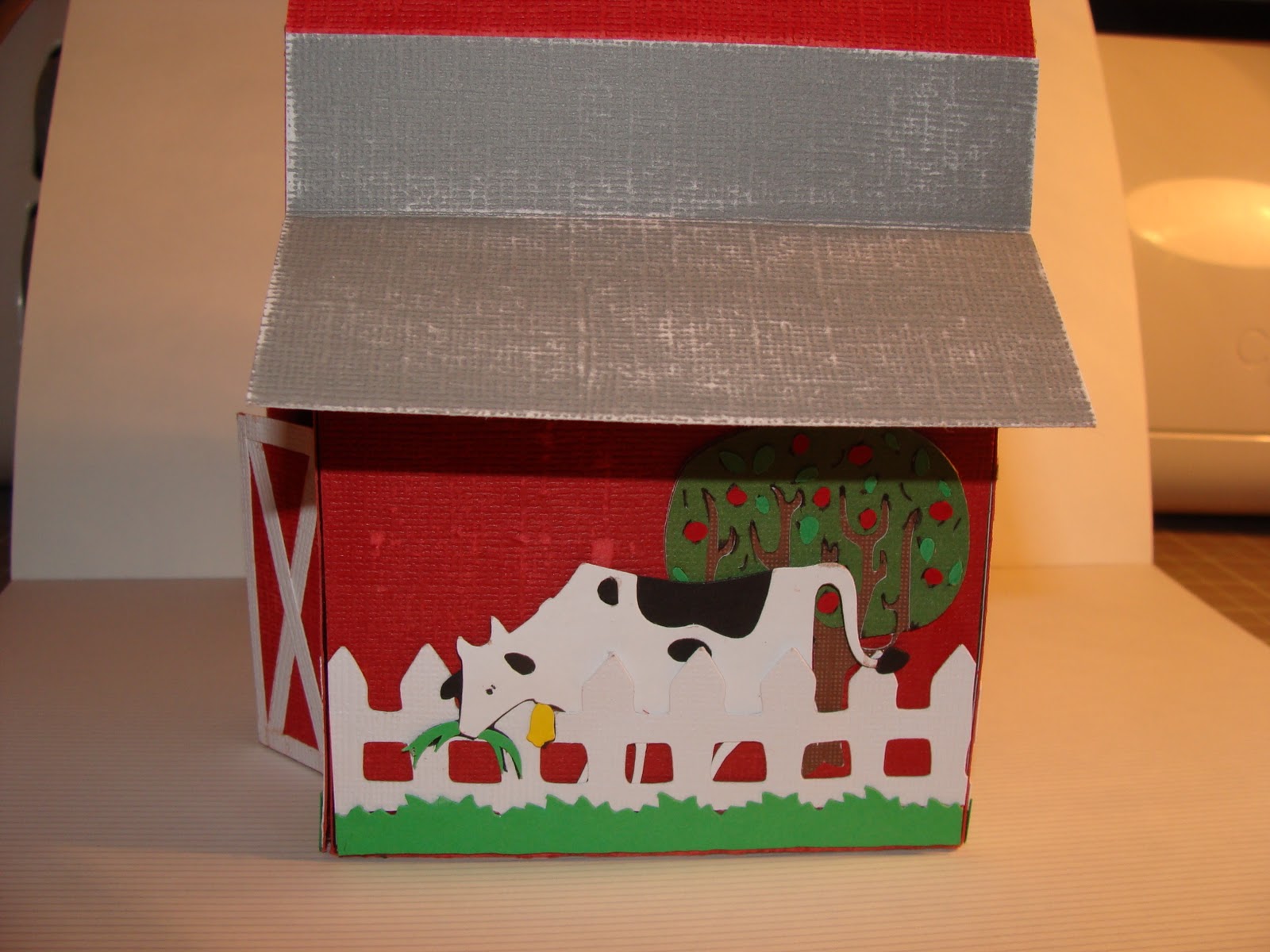 Eastunders Creations: Barn Exploding Box and Tutorial!