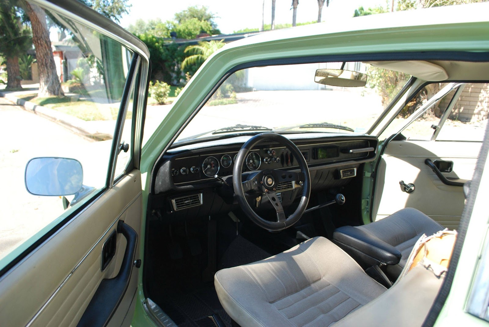 5k: Pistachio Thorsday: 1969 Volvo 142S - DailyTurismo