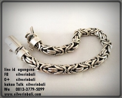 Perhiasan dan aksesoris gelang ukiran perak bali
