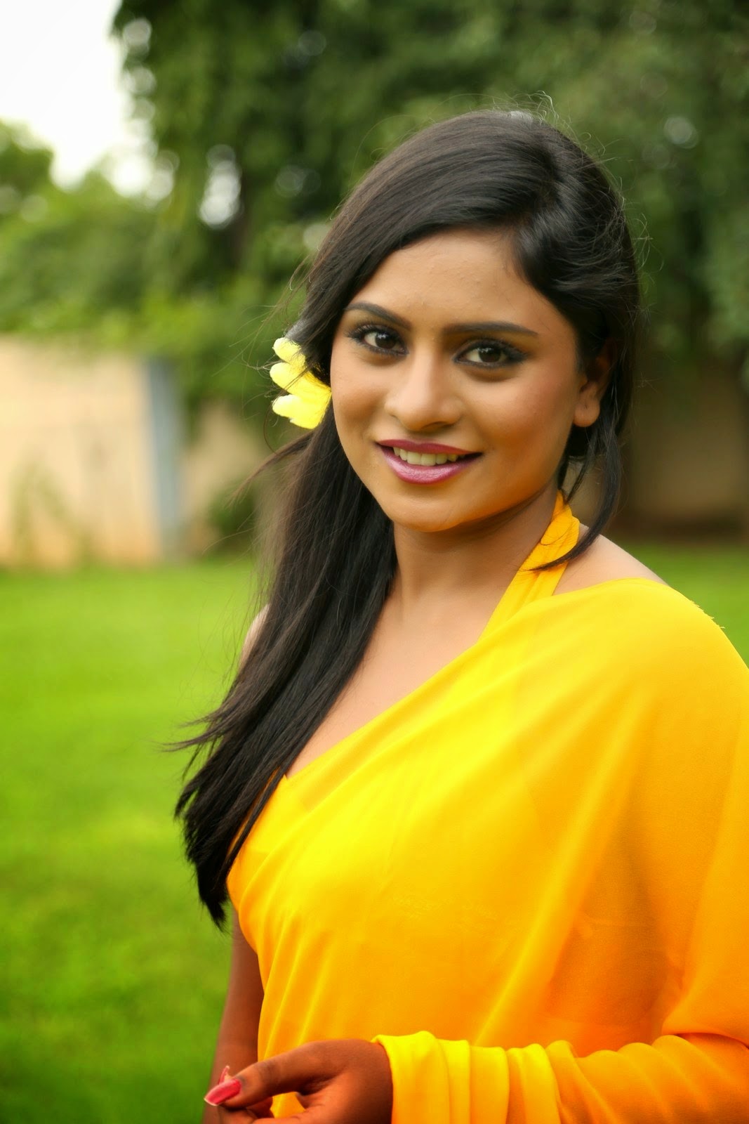 Actress Stills: Deepika Das Yellow Saree Stills