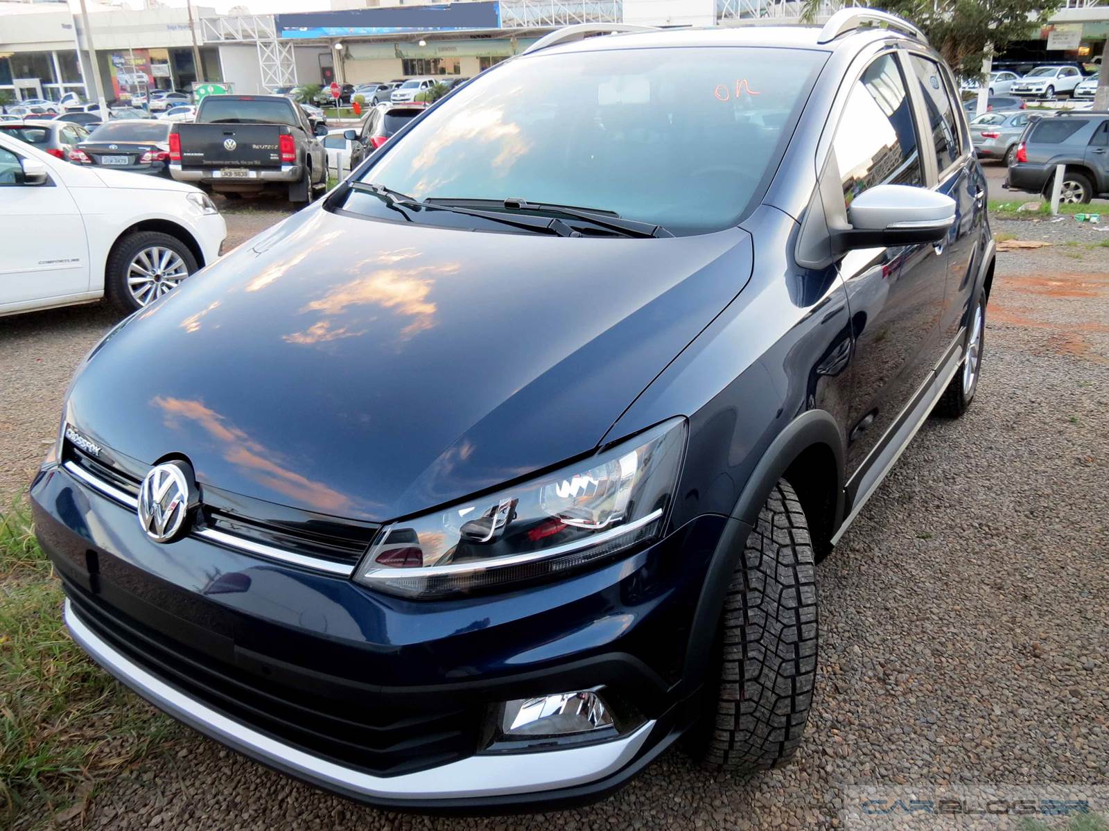 VW CrossFox 2016 Azul Night: fotos, preço e consumo
