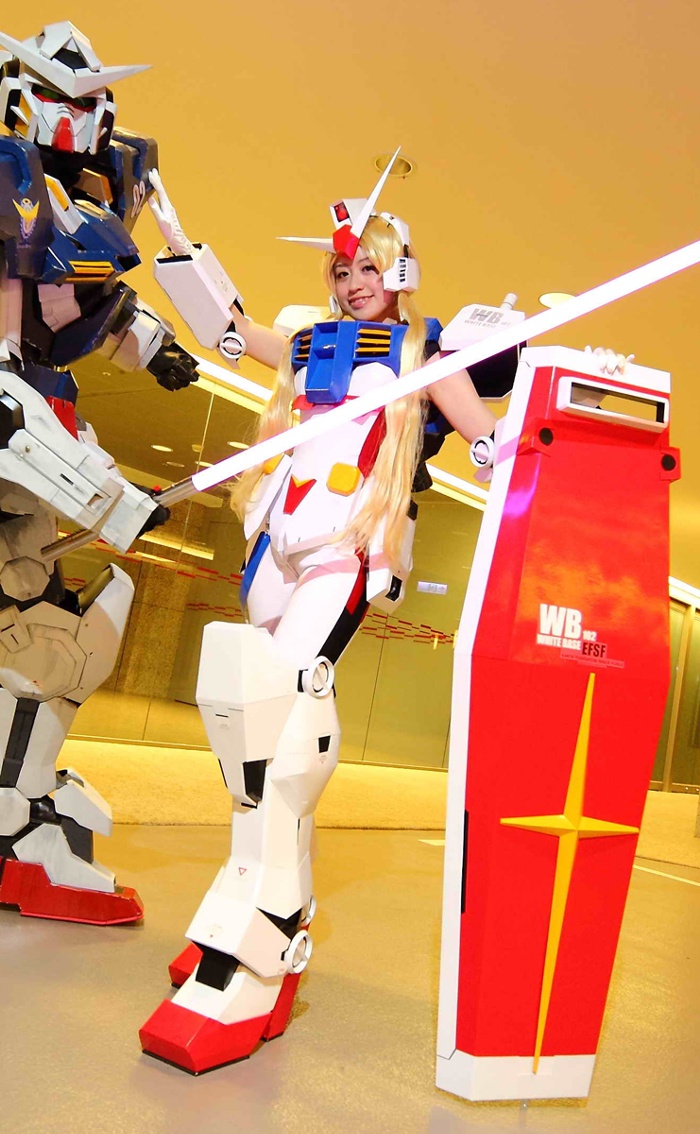 GUNDAM GUY: Gundam Cosplay: MS Girl RX-78-2 Gundam