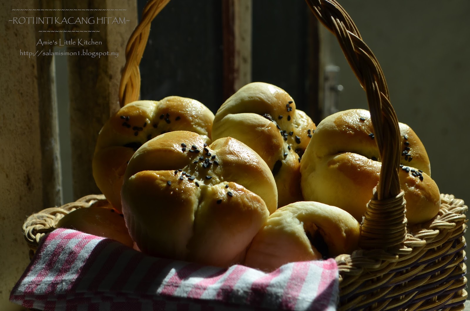 Roti Inti Kacang Hitam - Amie's Little Kitchen