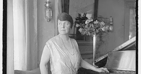 The Swimming Pool by Mary Roberts Rinehart - bdapara