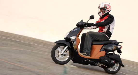 MOTOR KEREN: First Ride Yamaha Fiore, Si Imut Retro Dari Thailand