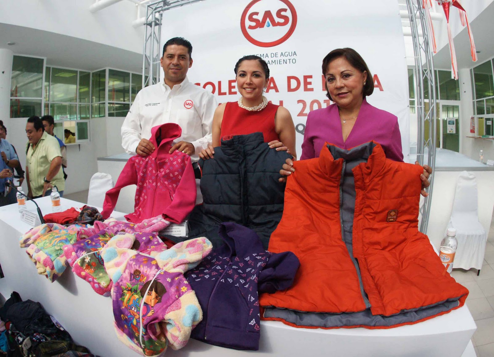 SAS Veracruz: Pone en marcha el SAS Colecta de Ropa Invernal 2011