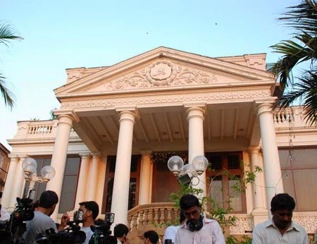 Filmy Funda: Shahrukh Khan’s House Mannat at Bandra, Mumbai