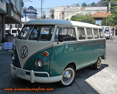 Registros Automotivos do Cotidiano: VW Kombi Luxo 1974