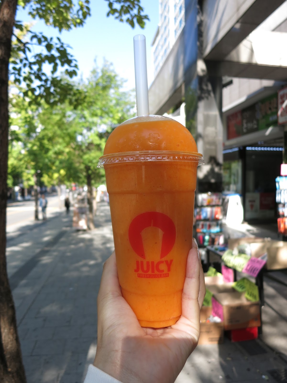 Day 5 - Persimmon Juice at Juicy - Hongdae, South Korea - chichicho~