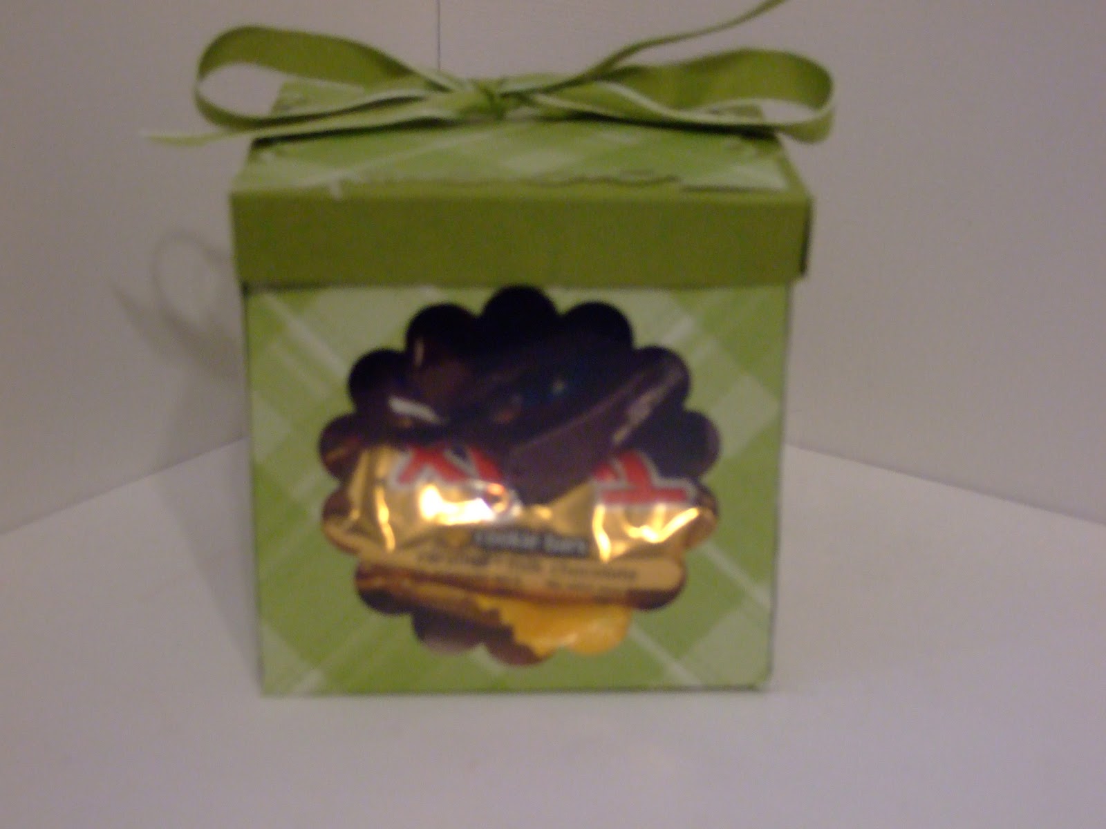 Crazy for Crafting by Linn: #5 Christmas Gift - Easy 3" Window Gift Box