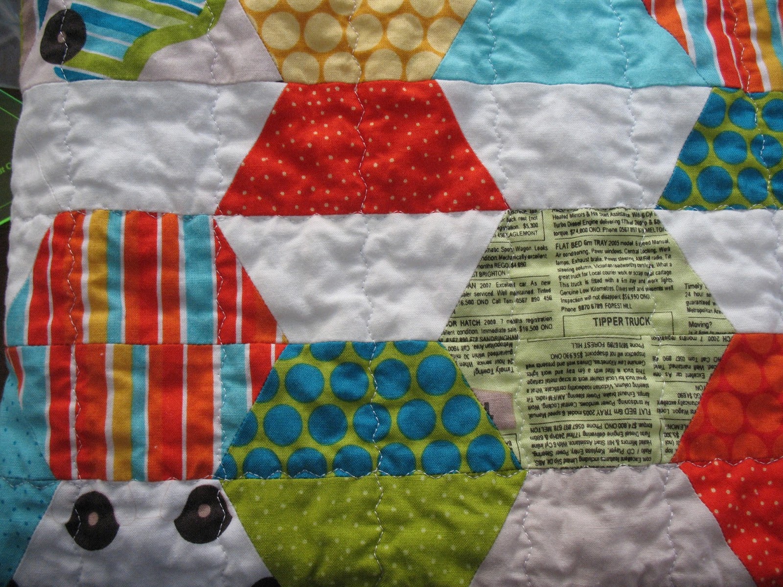 Ye Olde Sweatshop: Peak Hour Half Hexi Baby Quilt (#41)