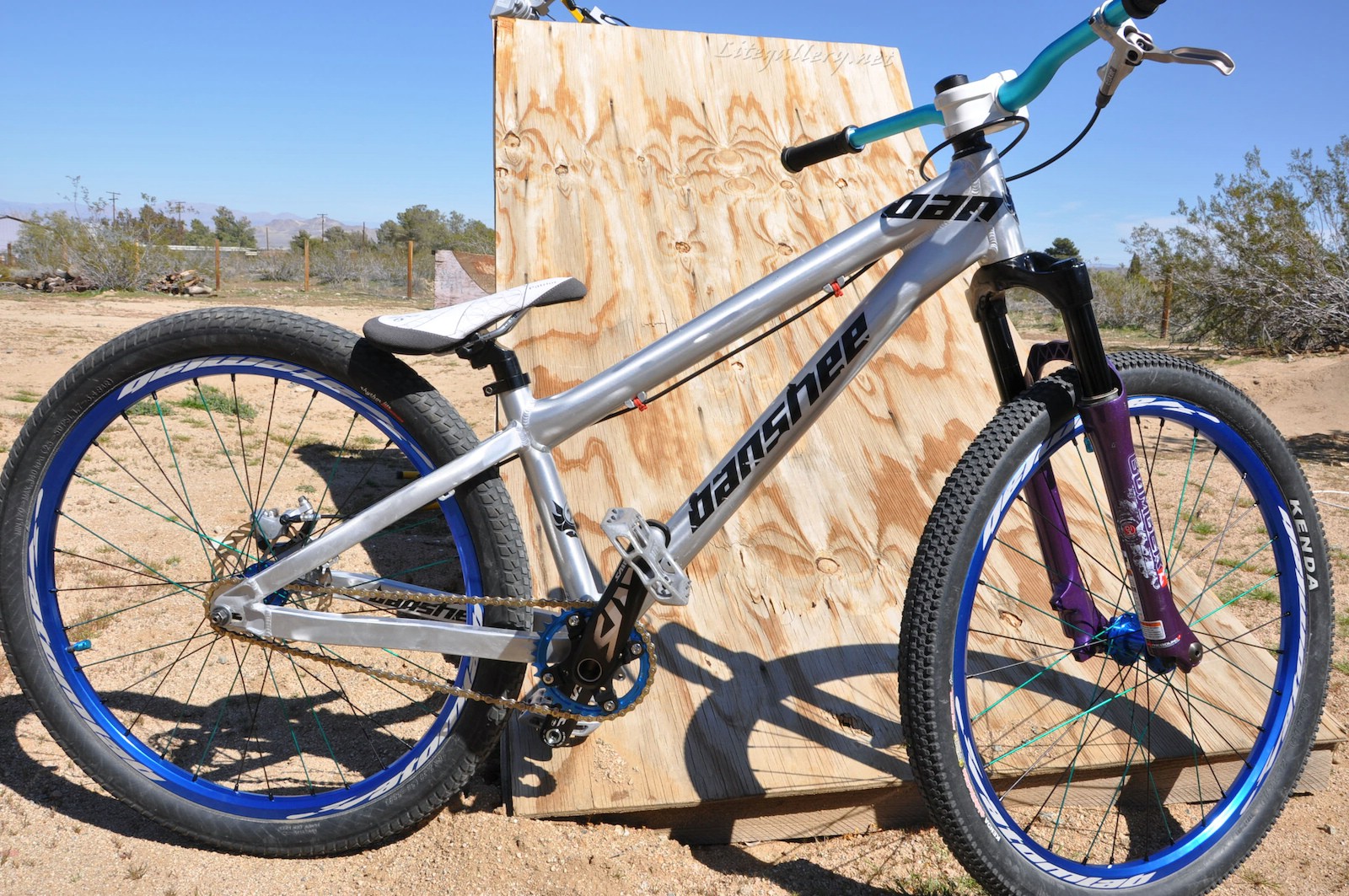 Litegallery: Banshee Amp