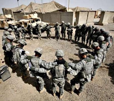 Christian Brotherhood M/M: U.S. SOLDIERS PRAYING.