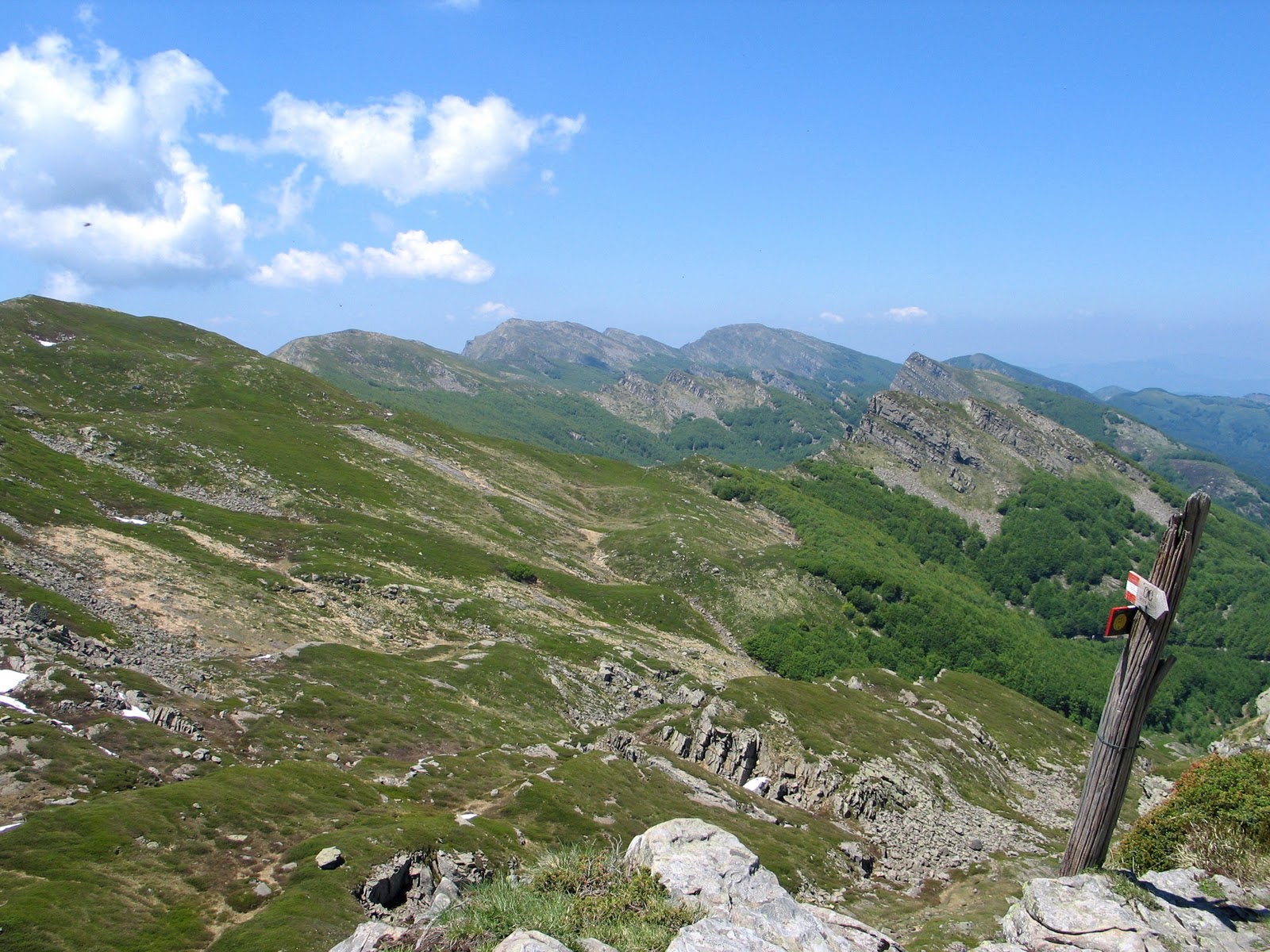 50 Hikes In and Around Tuscany: Hikes of the Northern Apennines