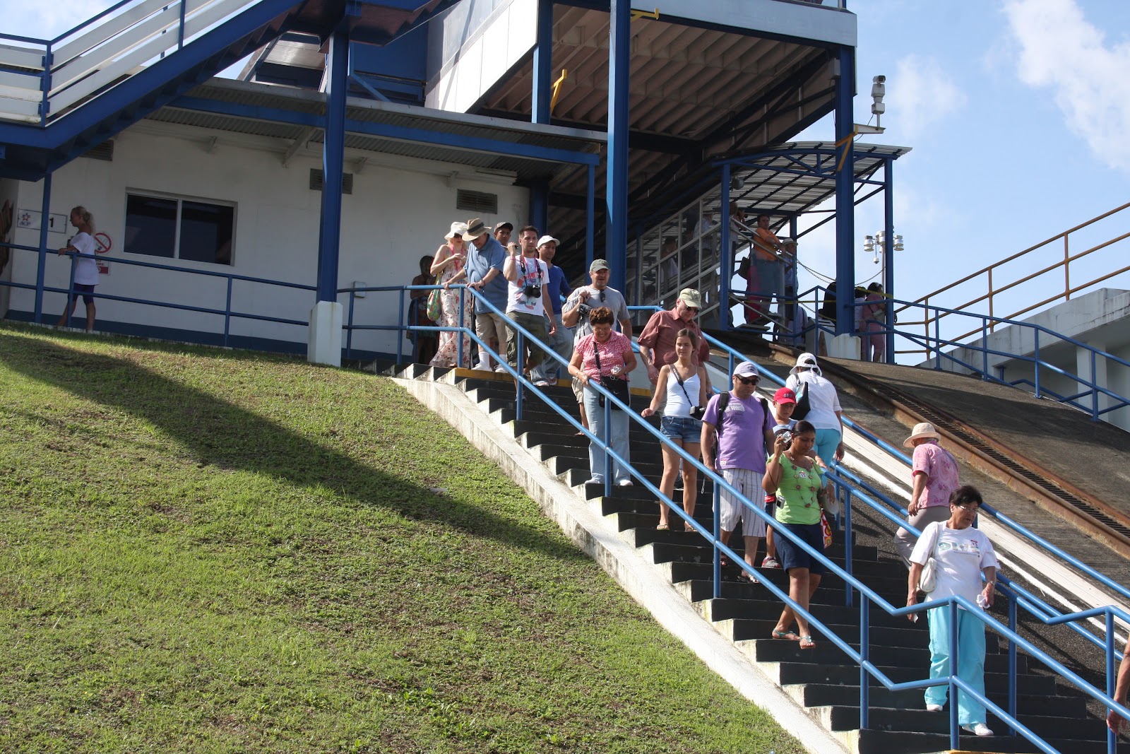 Panama Touring: Day 3. Gatun Locks/Rainforest.