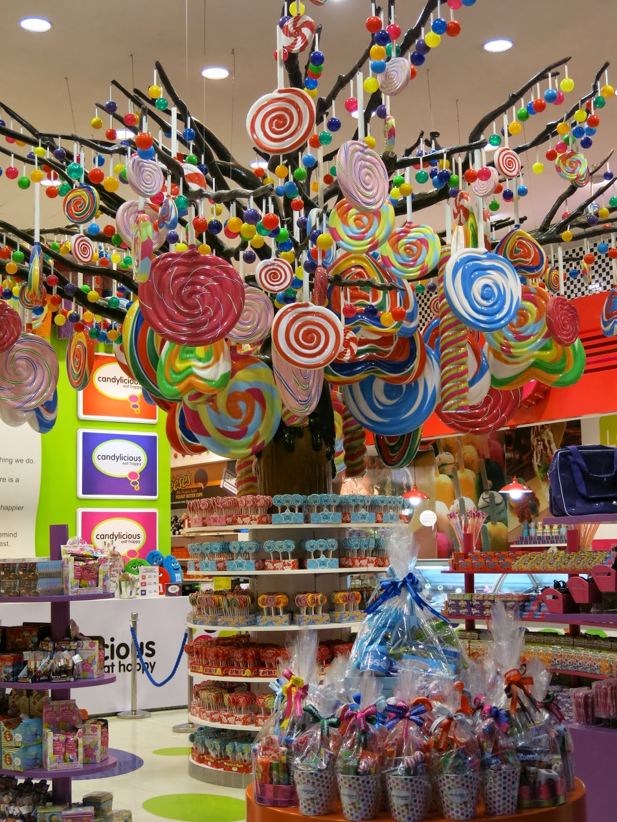 Strawberry Blonde Abroad: A Trip to Dubai