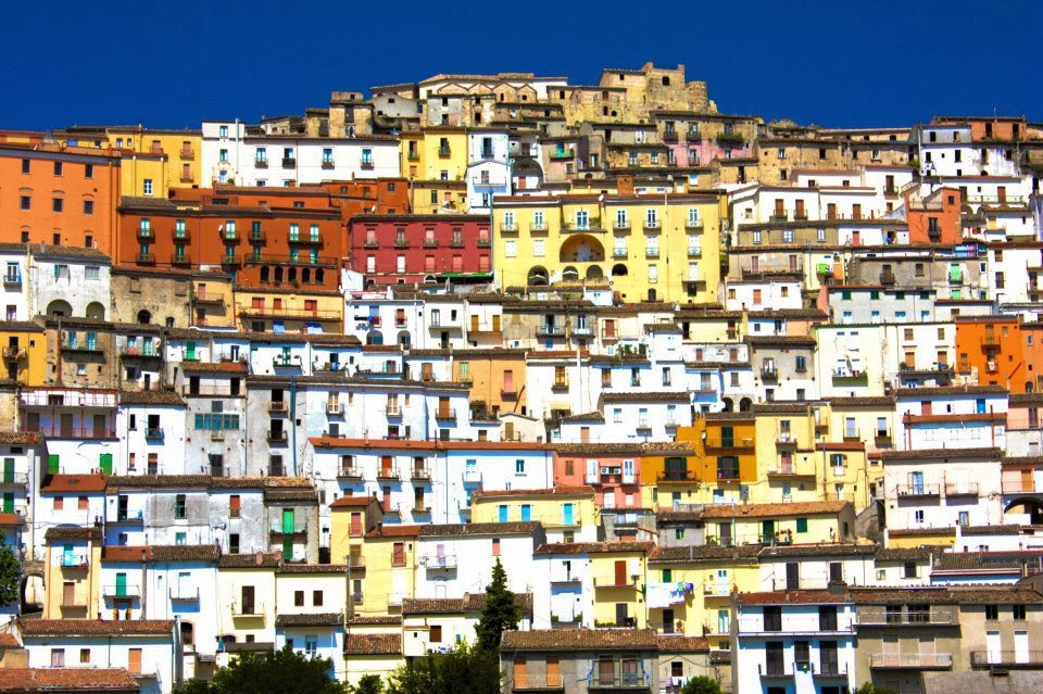 Lucia Gangale: CALITRI, IL PARADISO DEI PENSIONATI