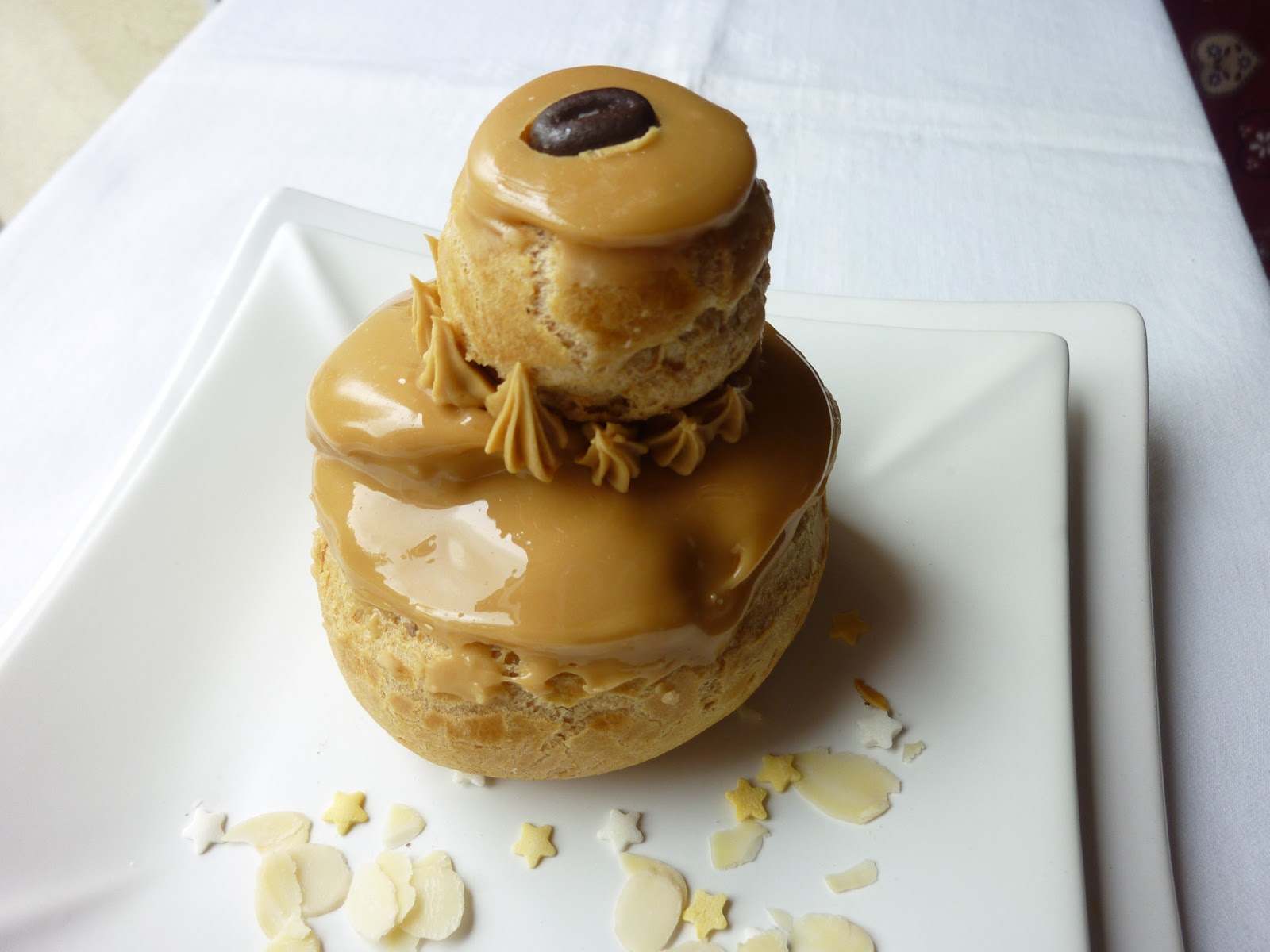 Tropchoux.com: Religieuse au café