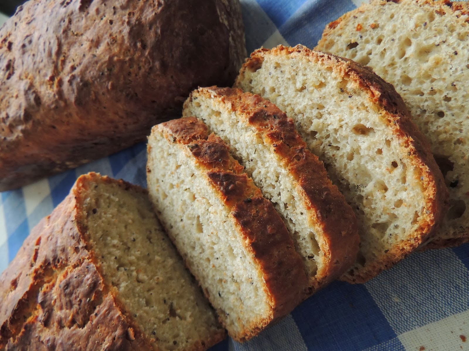 Domowy chrupiący chlebek.