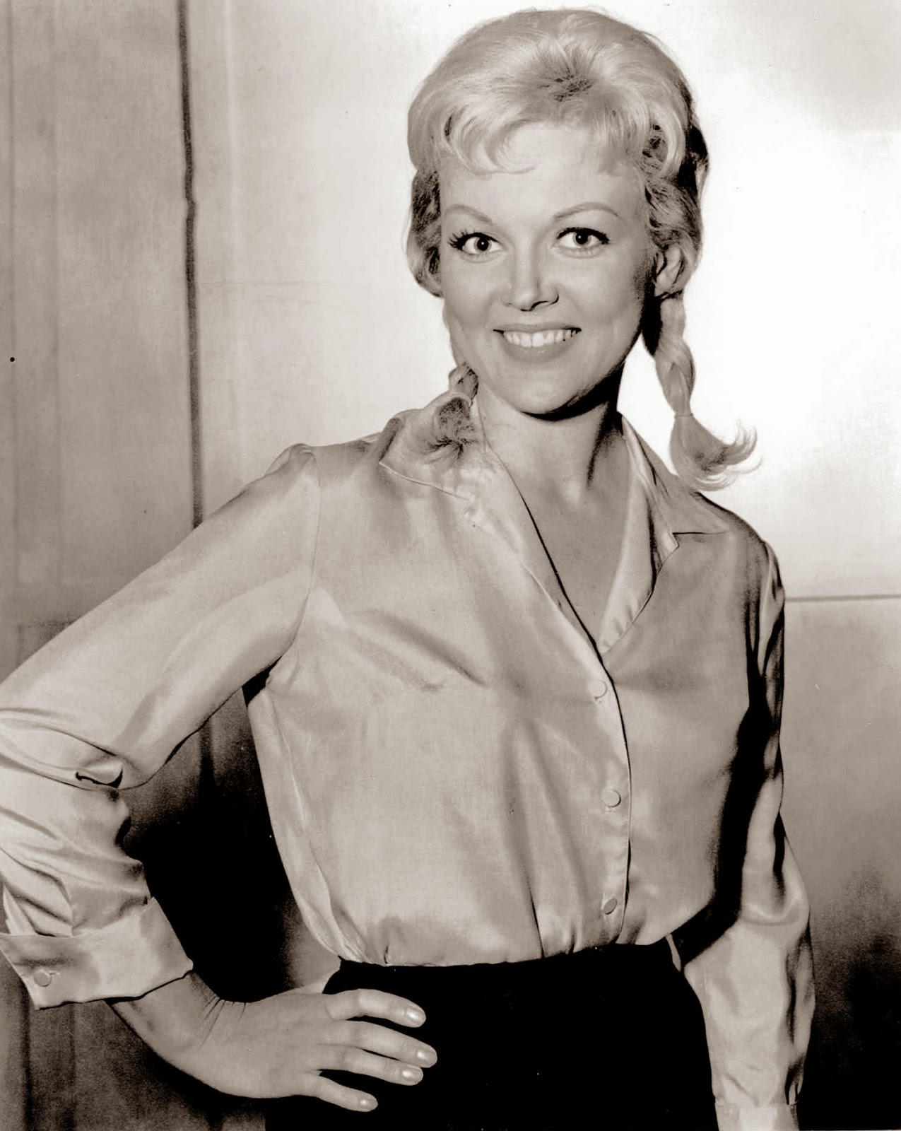Slice of Cheesecake: Cynthia Lynn
