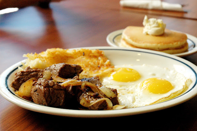 DUDE FOR FOOD: Food News: IHOP, Now Spreading Happiness at The Fort