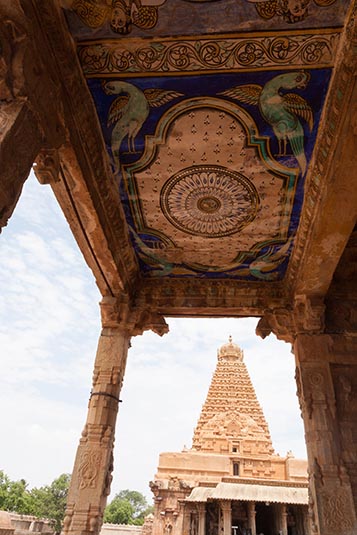 Divine Diyaas: Brihadeeshwara Temple - World's first complete granite ...