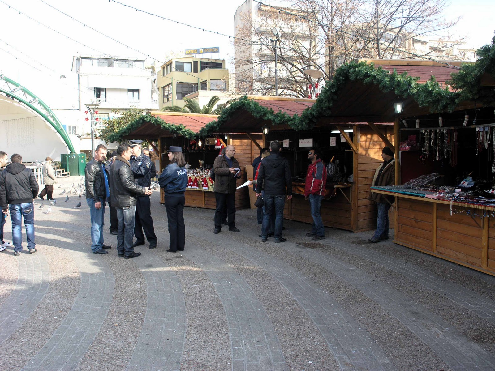MAKIS LIOLIOS: ΓΙΑ ΓΕΛΙΑ ΜΕ ΠΟΛΛΑ ΔΑΚΡΥΑ...