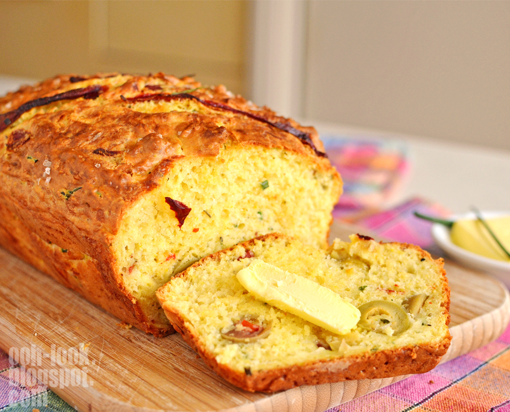 Ooh, Look...: Baked and Delicious Olive Herb Parmesan Bread plus GIVEAWAY