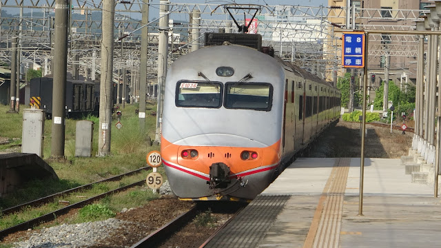 Blair's 鐵道攝影: E1036推拉式電力機車 / TRA E1036 Push-Pull Electric locomotive