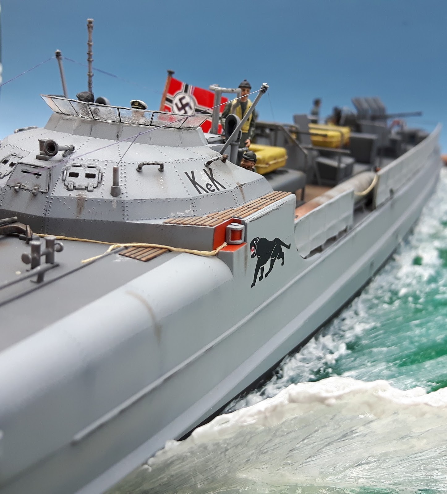 1/72 Scale Kits & Diorama: Revell S-100 Schellboot Water Diorama