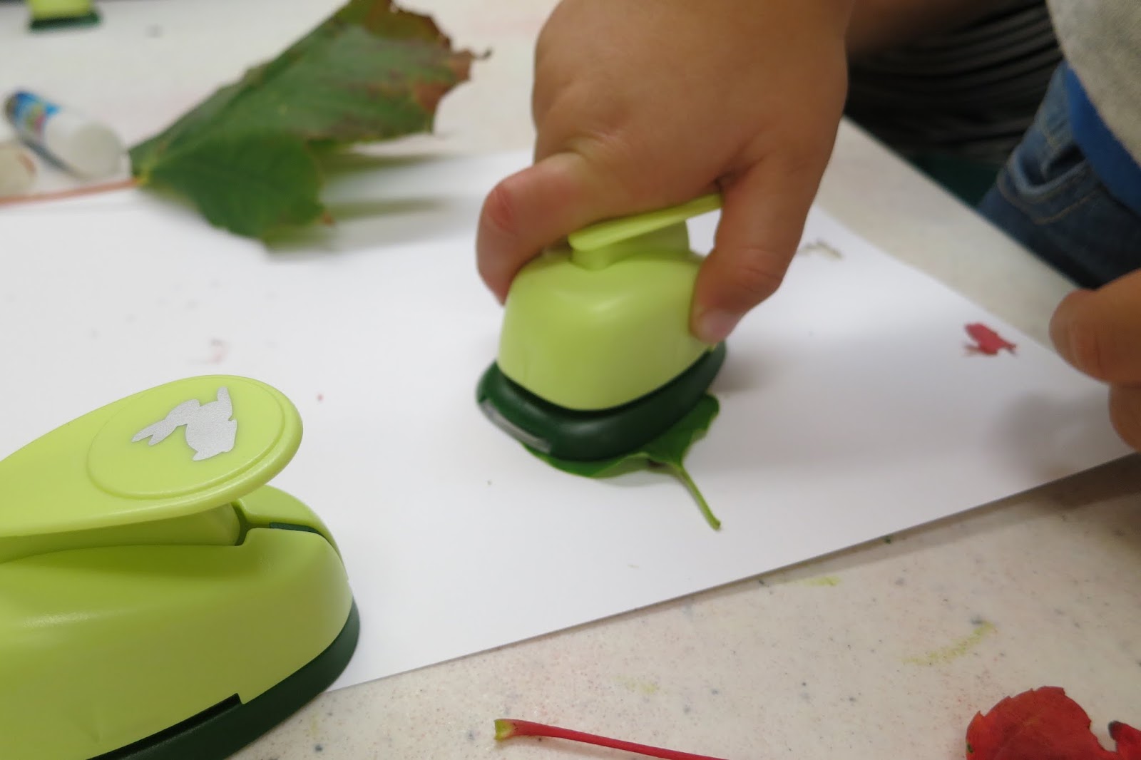 Toddler Art Class: Leaf Punching : library makers