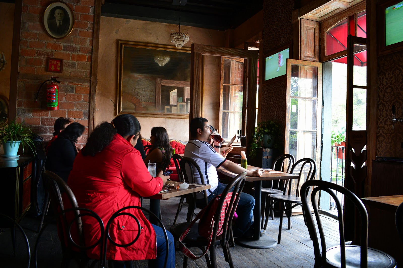 prueba final: Más cerveza con Doña Chela Cervantes en Coyoacán