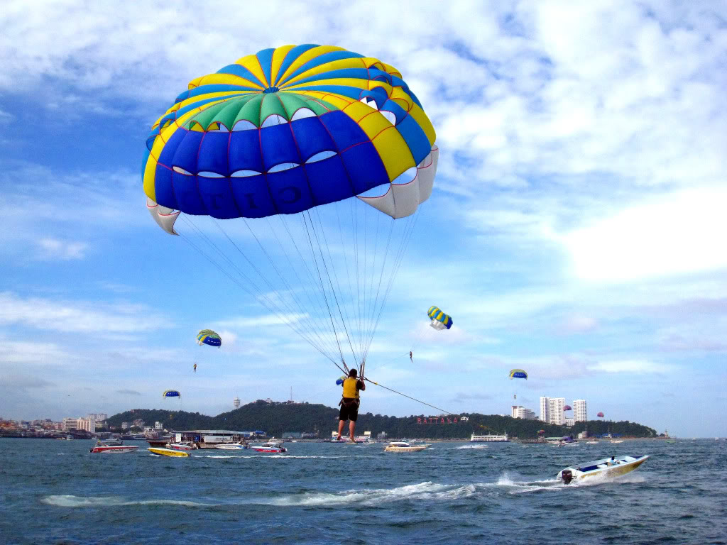 Parasailing Guides Blog: Why Parasailing is Fun For All Ages
