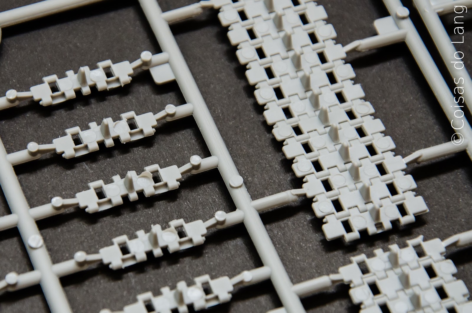 Review - Trumpeter 00312 - Russia KV-2 Tank