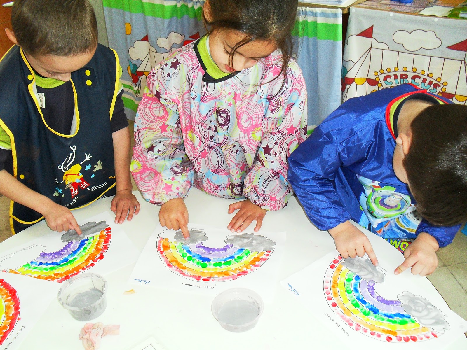 Kindergarten 2.1: Finger painting - rainbow
