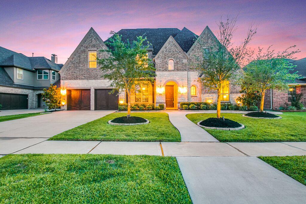 NEIGHBORHOOD SPOTLIGHT: FIRETHORNE