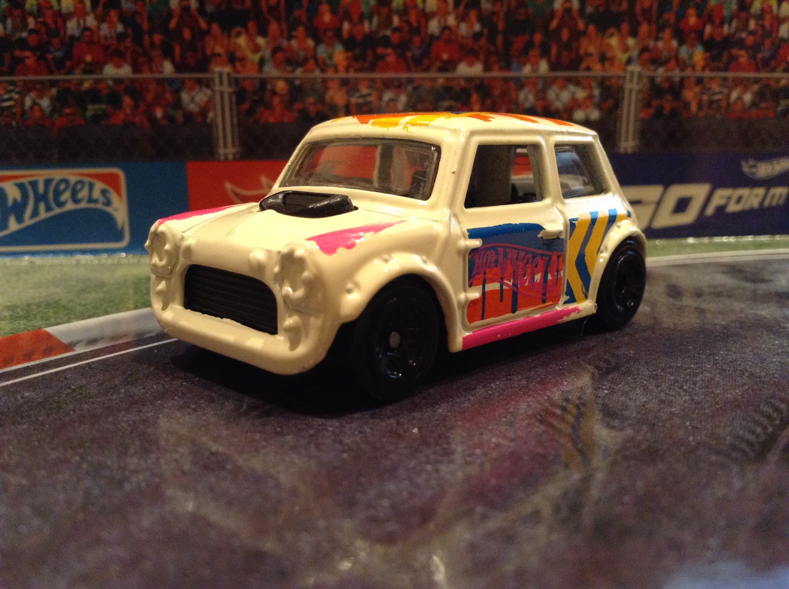 JULIAN'S HOT WHEELS BLOG: Morris Mini (2016 HW Art Cars)