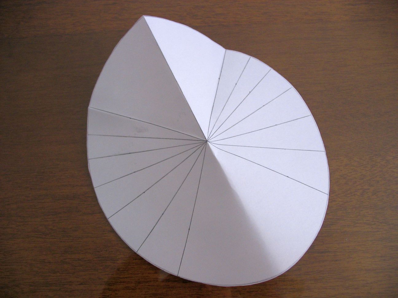 Cercul de stele: Un cadran solar orizontal din hârtie