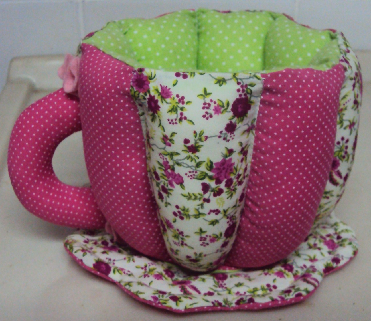 Ateliê Coisinhas da Tita Carinho na Palma das Mãos...: Xícara Patchwork